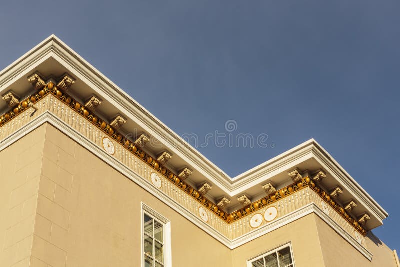 Détail Du Toit Et De La Corniche D'une Maison De Luxe Photo stock ...