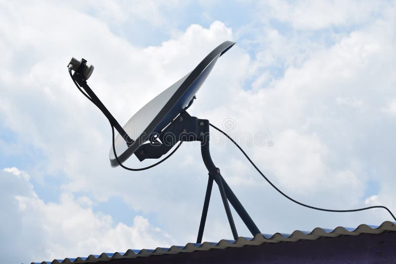 Antennes sur le toit photo stock. Image du émission, personne - 33825054