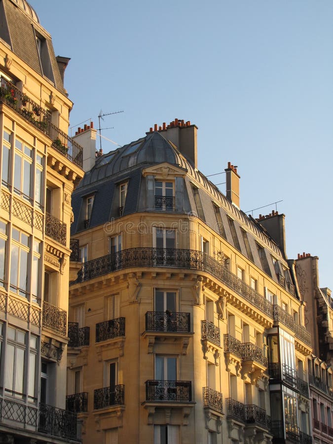 Toit de Paris image stock. Image du urbain, propriété - 11949673