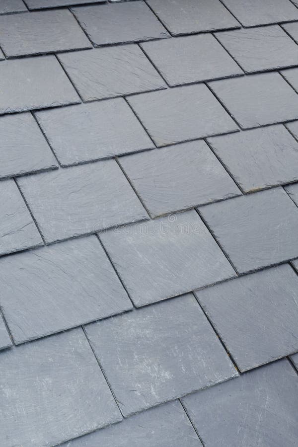 Toit de tuile d'ardoise image stock. Image du noir, milieux - 132134541