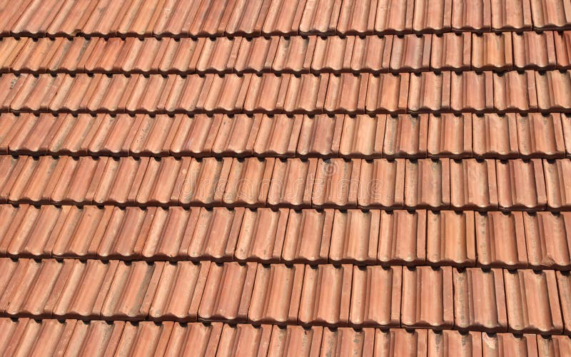 Toit de tuiles rouges image stock. Image du construction - 17117359