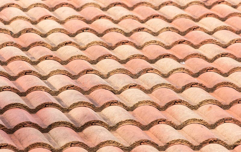 Toit de tuile rouge photo stock. Image du couleur, architecture - 32022826
