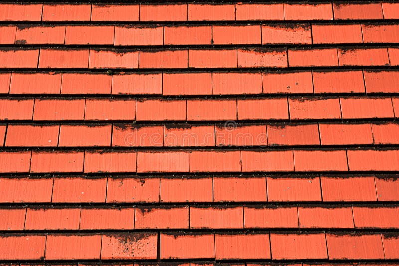 Toit rouge photo stock. Image du rouge, décalé, construction - 18784332