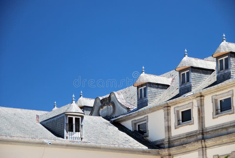 Toiture Classique De Mansarde Image stock - Image du architecture ...