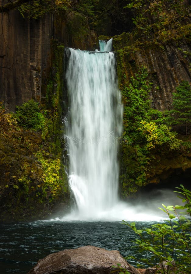 Toketee Falls in Oregon stock image. Image of rocks, water - 34618177