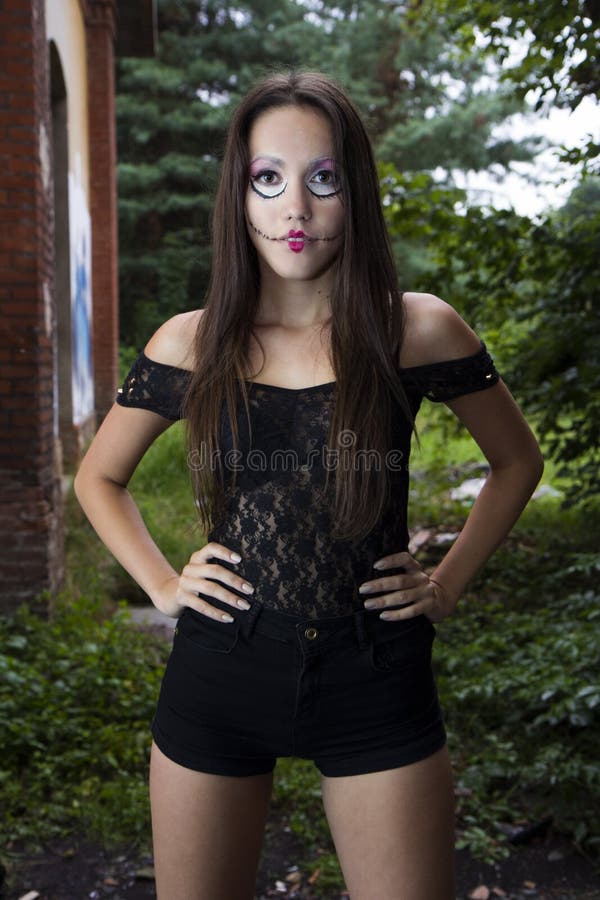 Tokig docka arkivfoto. Bild av svart, roligt, smink, sinnesrörelse ...