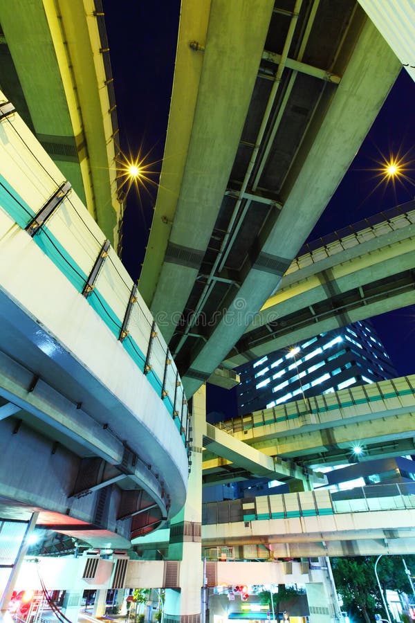 Kreuzungen Tokyos Japan stockfoto. Bild von datenbahn - 56623188
