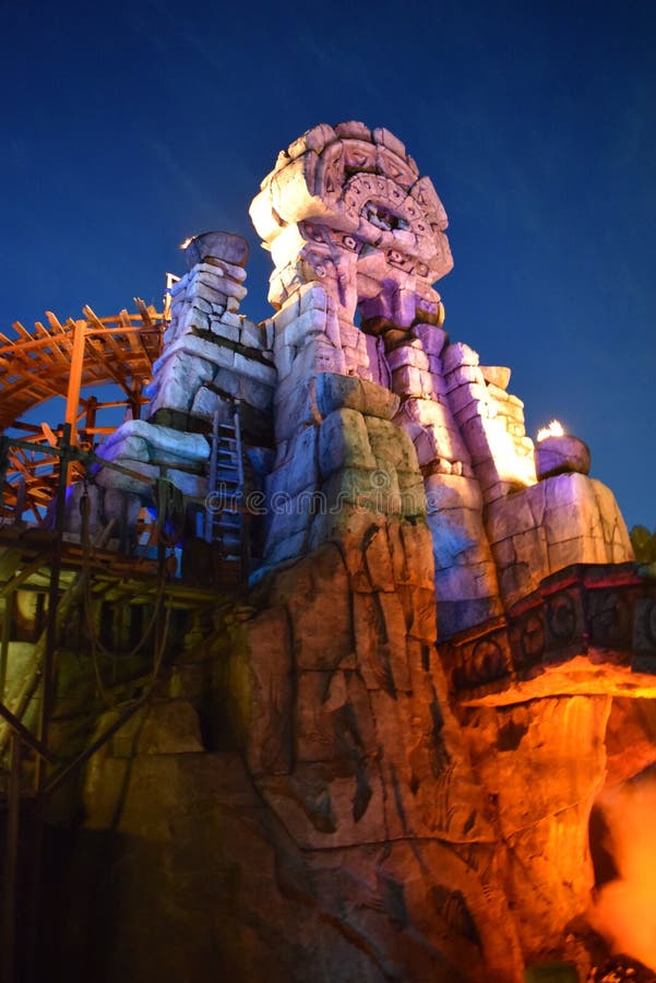 Tokyo Disney Aladdin editorial image. Image of landscape - 168592685