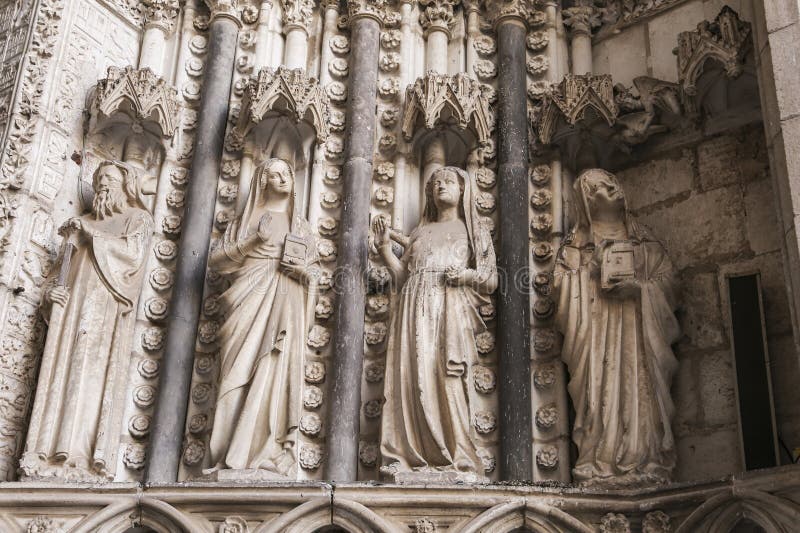 Carved Stone Statues in the Gothic Cathedral of Toledo Editorial Stock ...