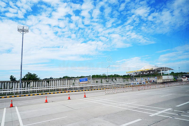 Toll gate editorial stock image. Image of automobile - 212126164