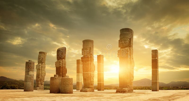 Toltec-Skulpturen in Tula, Mexiko, Stockbild - Bild von pyramide ...