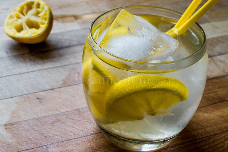 Tom Collins Cocktail with Lemon and Ice. Stock Image - Image of slice ...