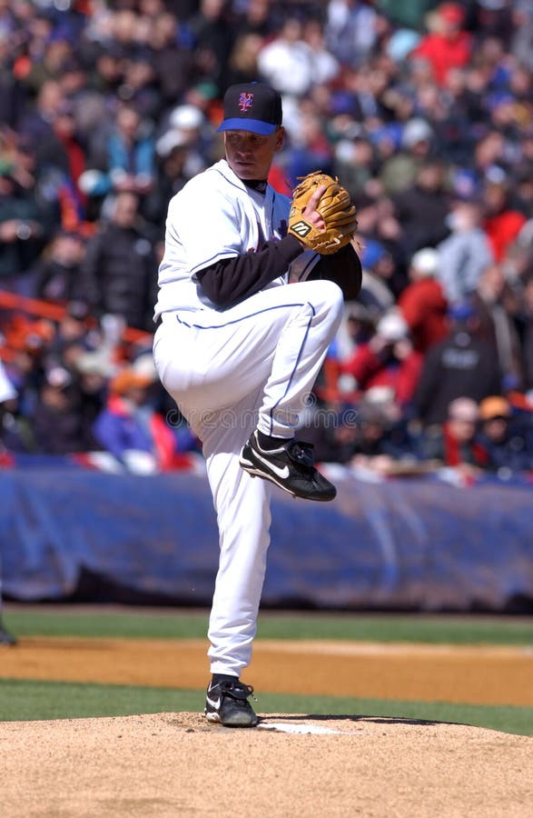 Tom Glavine editorial photography. Image of game, slide - 80997802