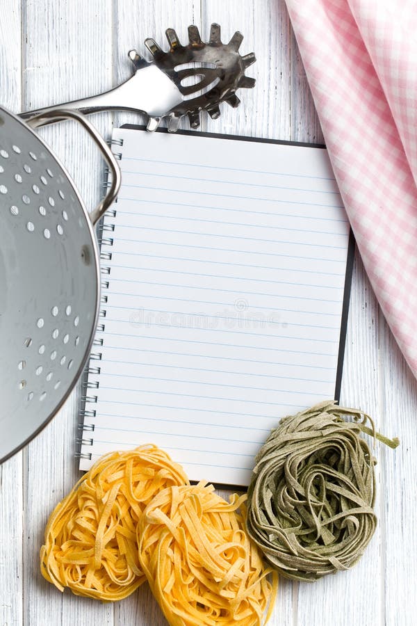 Tom Receptbok Med Pastatagliatelle Fotografering för Bildbyråer - Bild ...