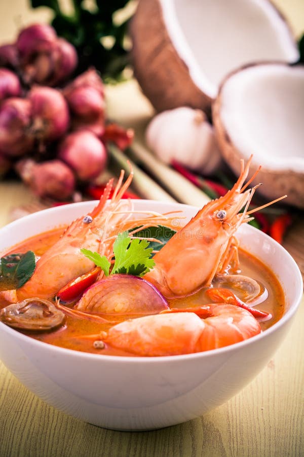 Tom Yum goong stock foto. Image of paddestoelen, garnalen - 59926302
