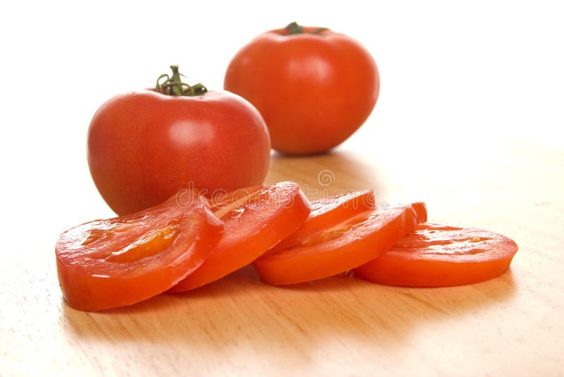 Tomate coupée en tranches photo stock. Image du condiments - 1465970