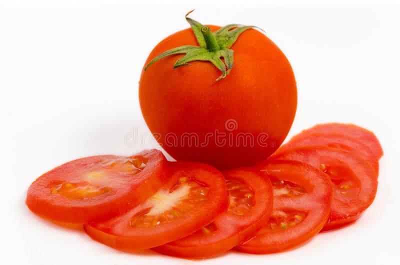 Tomate Mit Scheiben Auf Weiß Stockbild - Bild von geschnitten, scheiben ...