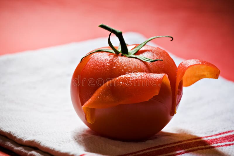 Tomate pelado imagen de archivo. Imagen de fresco, cocina - 2652289