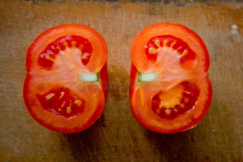 Tomate rebanado foto de archivo. Imagen de madera, tomate - 40732998