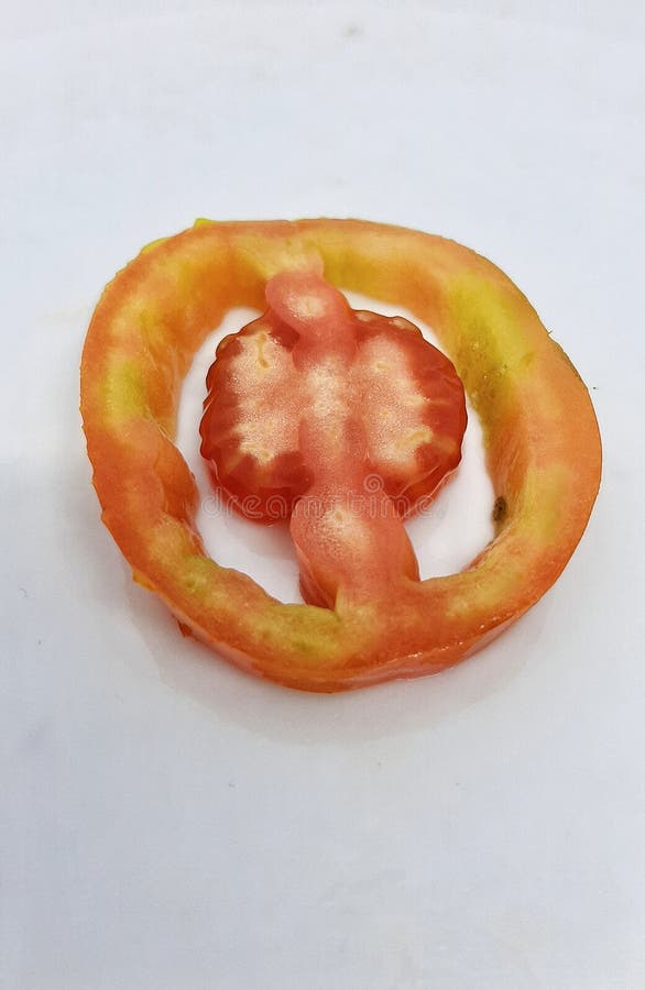 Tomate Rebanado En Un Fondo Blanco Foto de archivo - Imagen de plato ...