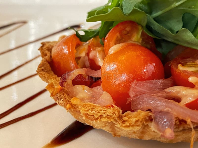 Tomato and Bacon Tart with Rocket Lettuce Stock Image - Image of dough ...