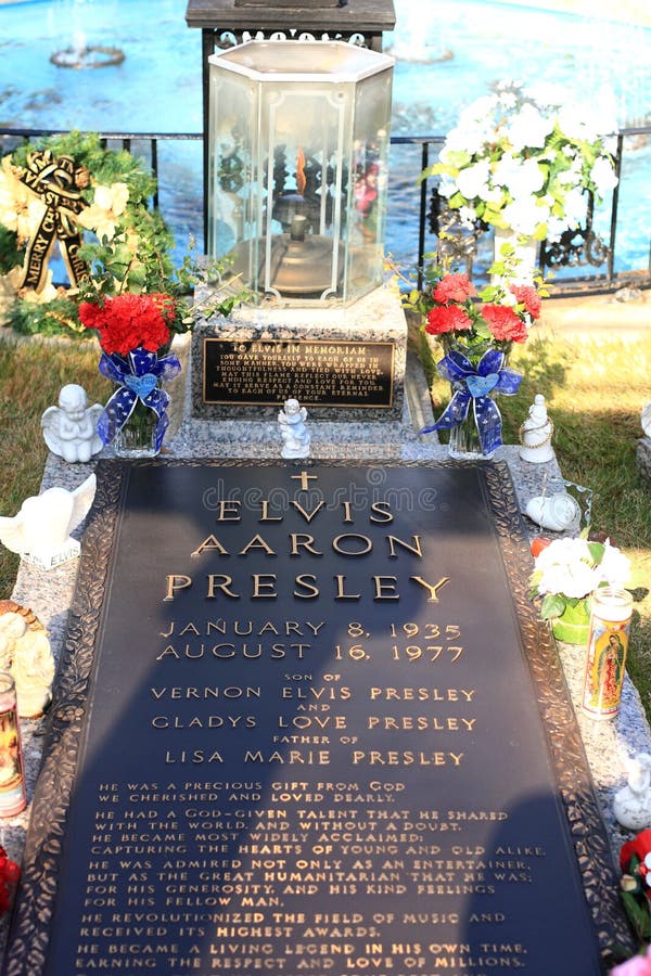 Tombe image stock éditorial. Image du graceland, gravestone - 66834694