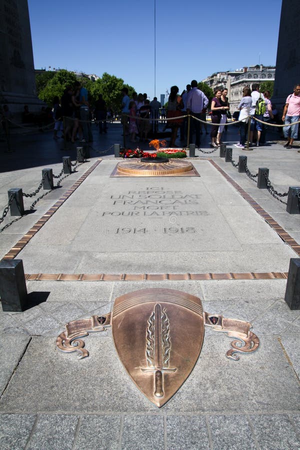 Tombeau Du Soldat Inconnu, Arc De Triomphe Paris Photo stock éditorial ...