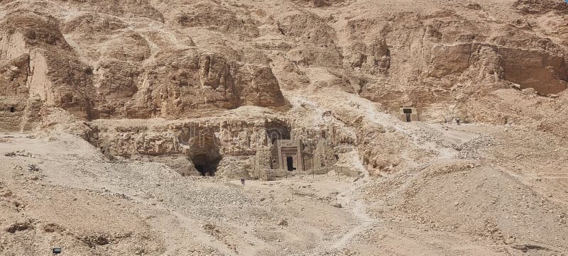Tombs of Ancient Pyramid Workers Stock Photo - Image of ruins, wadi ...