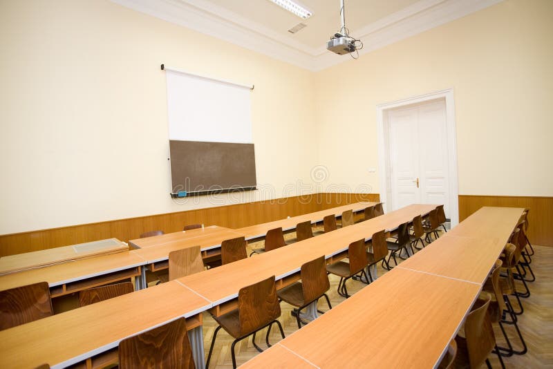 Tomt klassrum arkivfoto. Bild av högt, grupp, skrivbord - 4370062