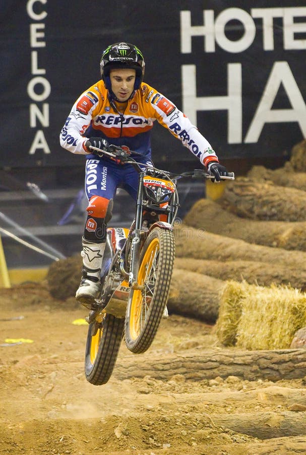 Toni Bou in action editorial photography. Image of action - 23281702