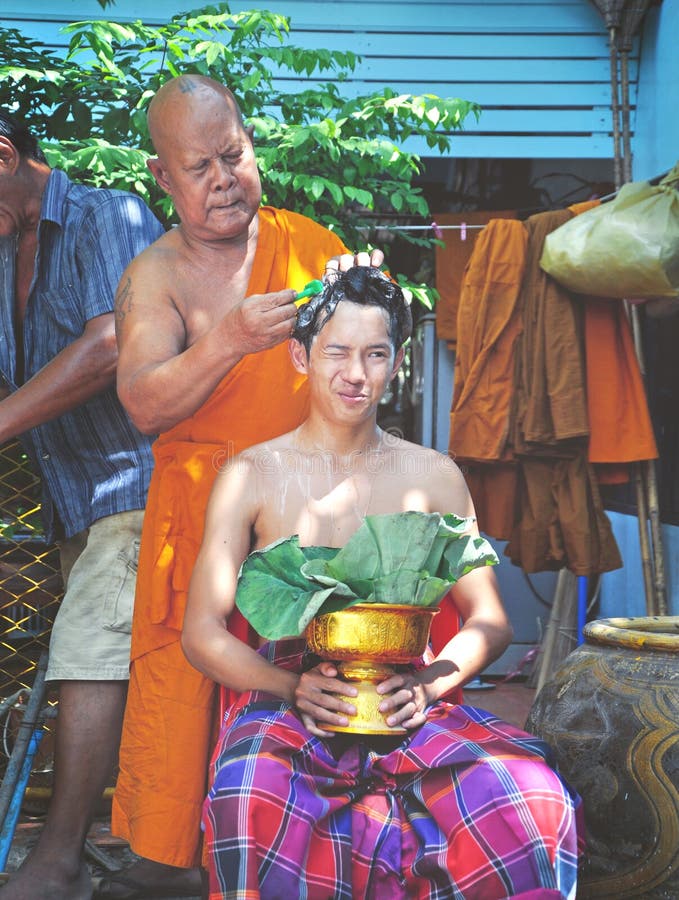 Tonsure Thaïlandaise De Moine De Temple Photo éditorial - Image du ...