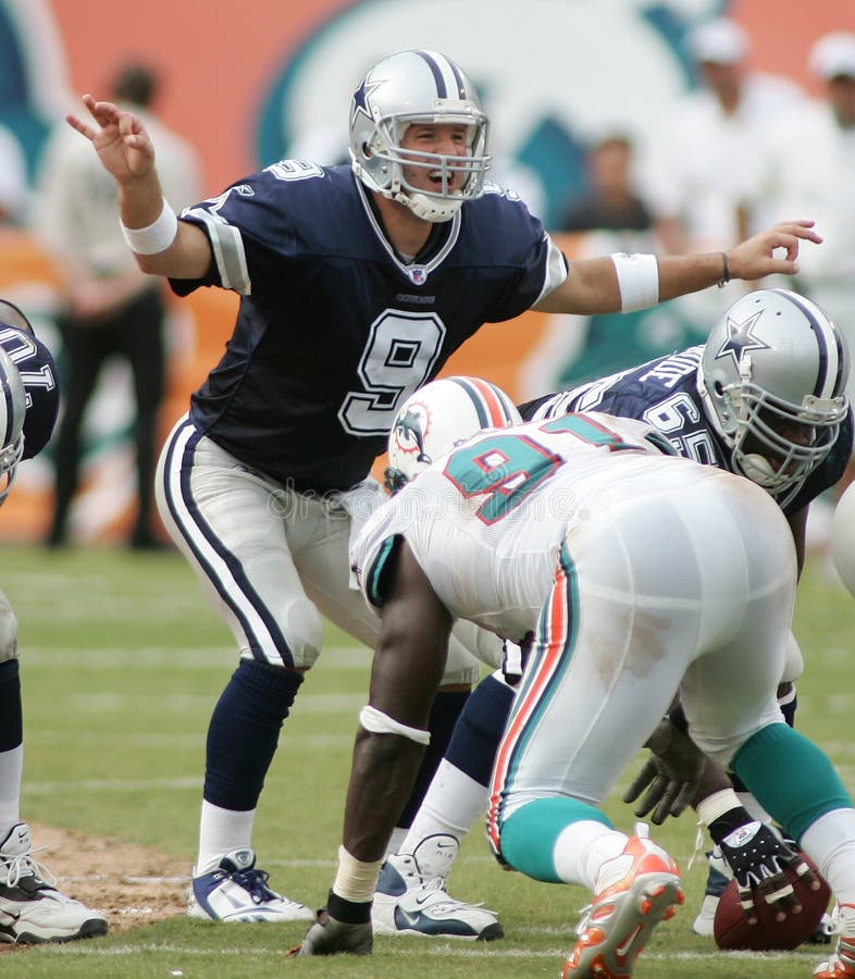 Tony Romo Dans L'action De NFL Photographie éditorial - Image du course ...