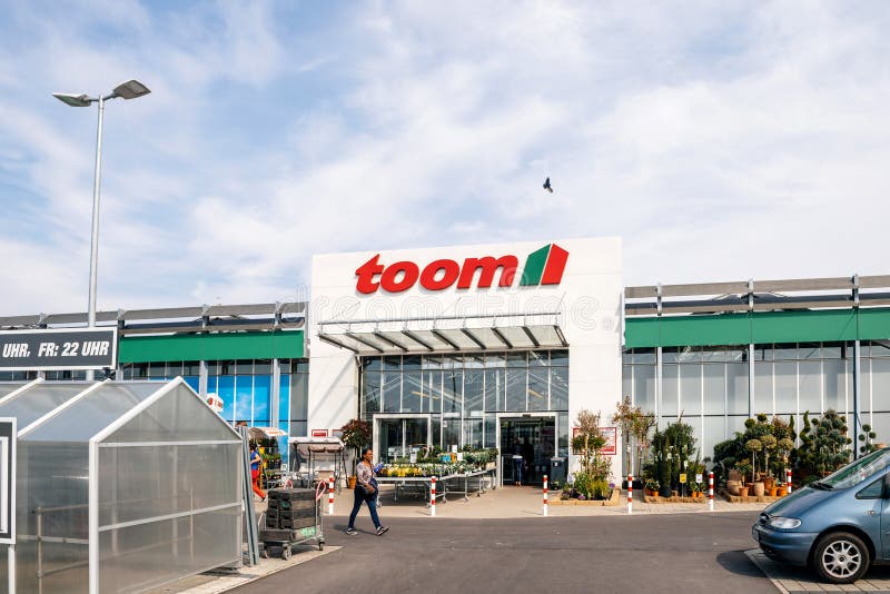 Toom Baumarkt lager redaktionell fotografering för bildbyråer. Bild av ...