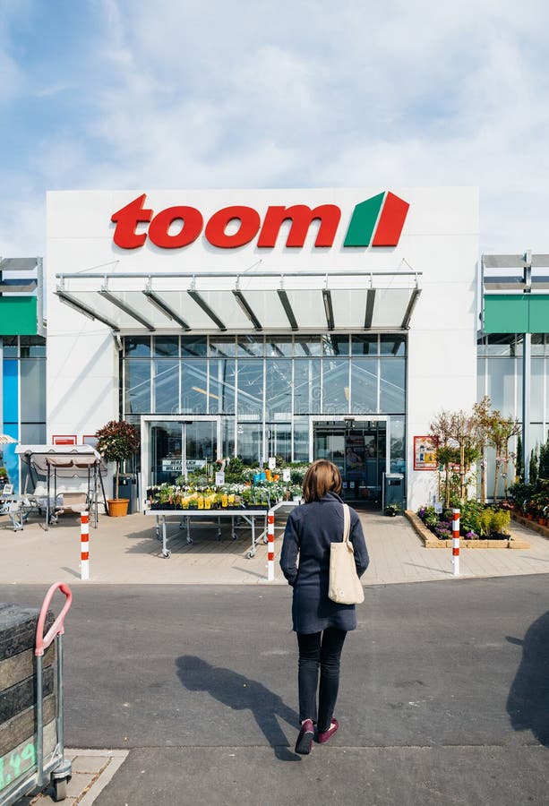 Toom Baumarkt lager redaktionell fotografering för bildbyråer. Bild av ...