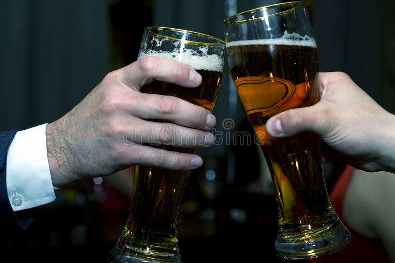 Toost stock afbeelding. Image of glazen, viering, verjaardag - 36670097