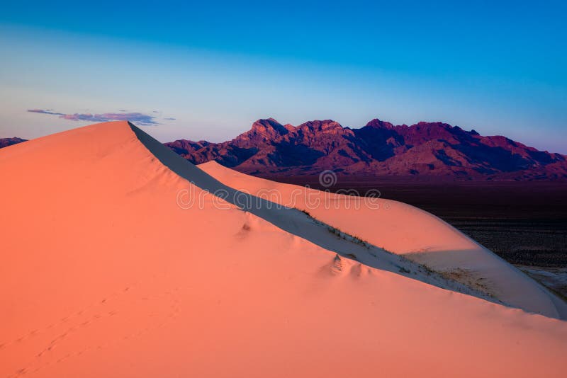 Top of Kelso Dunes and Providence Mountains Stock Photo - Image of heat ...