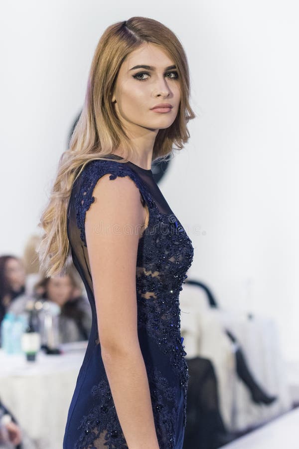 Top Model Romania photographie éditorial. Image du passerelle - 63886612