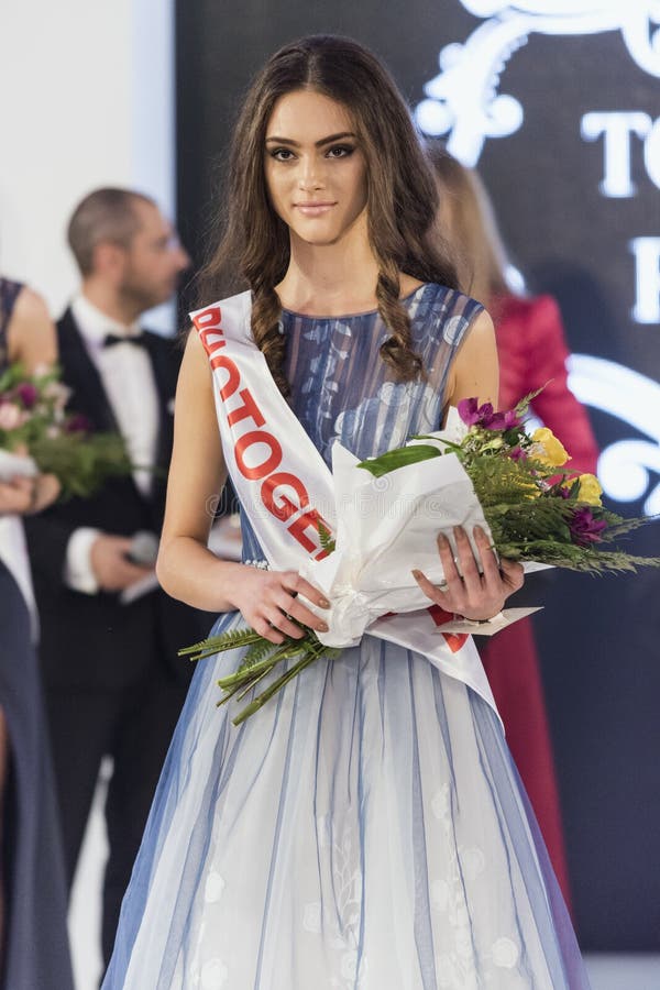 Top Model Romania imagen editorial. Imagen de hembra - 63886650