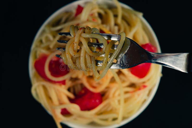 Top Plan of a Plate of Spaghetti with Tomato, Pasta Wrapped Around the ...