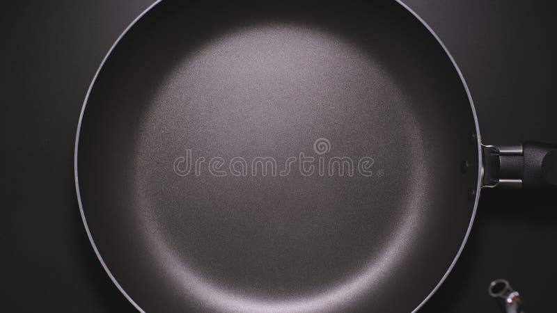 TOP VIEW: black frying pan stock photo. Image of utensil - 211572900