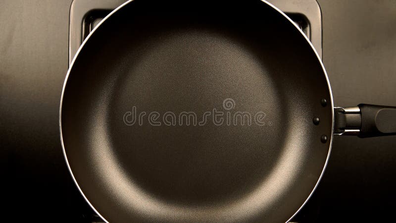 TOP VIEW: Frying Pan on an Oven Stock Image - Image of cook, frying ...