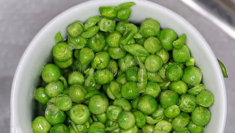 Top View of Green Pea Beans in the Bowl Stock Image - Image of wooden ...