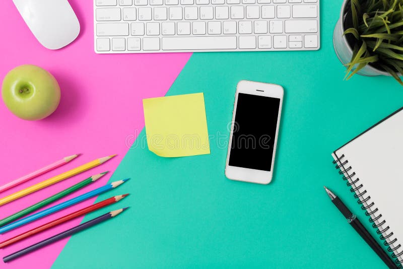 Sticky Note with Tack on Cork Bulletin Board Stock Photo - Image of ...