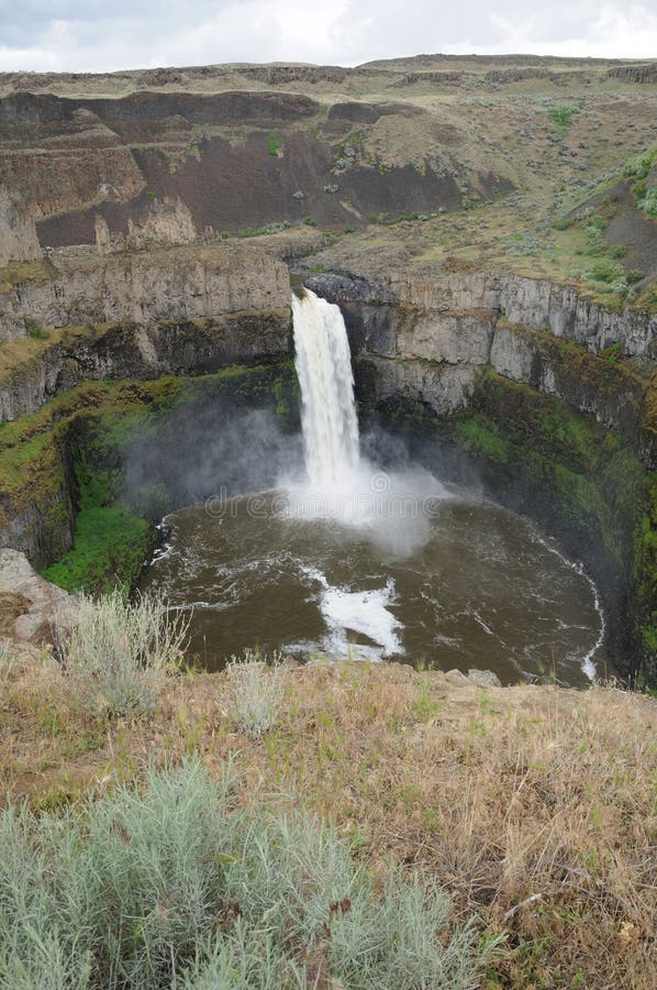 Top view of waterfall stock photo. Image of palouse, cliff - 14715196