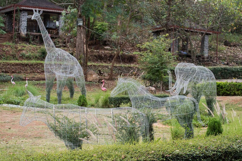 Beagle Topiary Frame