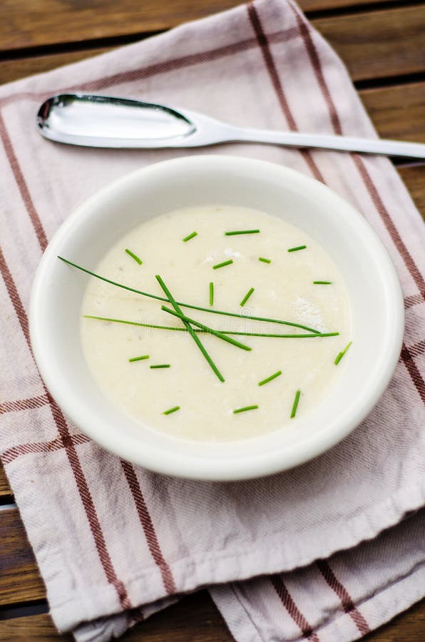Kräm- Soppa För Sparris I En Vit Bunke Fotografering för Bildbyråer ...