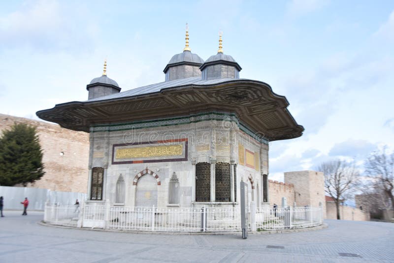 Topkapi Palace in istanbul editorial stock photo. Image of entrance ...