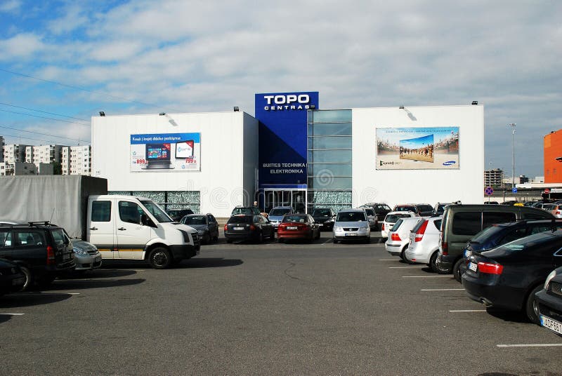 Topo-centras Shop in Der Ukmerges-Straße Redaktionelles Stockfotografie ...