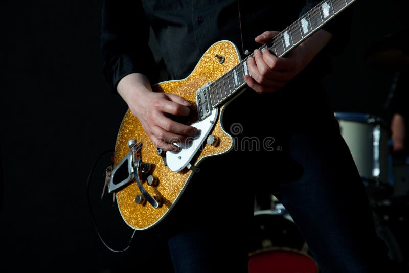 Toque la guitarra foto de archivo. Imagen de sonido, metal - 19208892