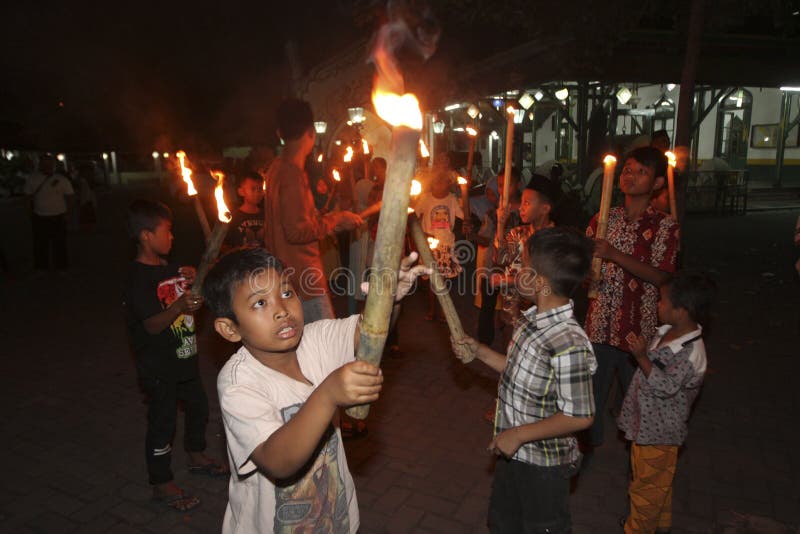 Torch relay editorial photo. Image of solo, city, central - 77665811